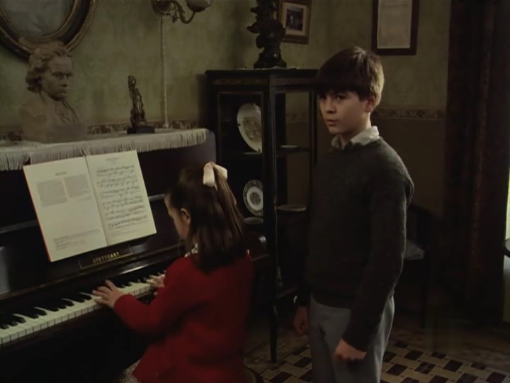 La sombra del ciprés es alargada - Películas