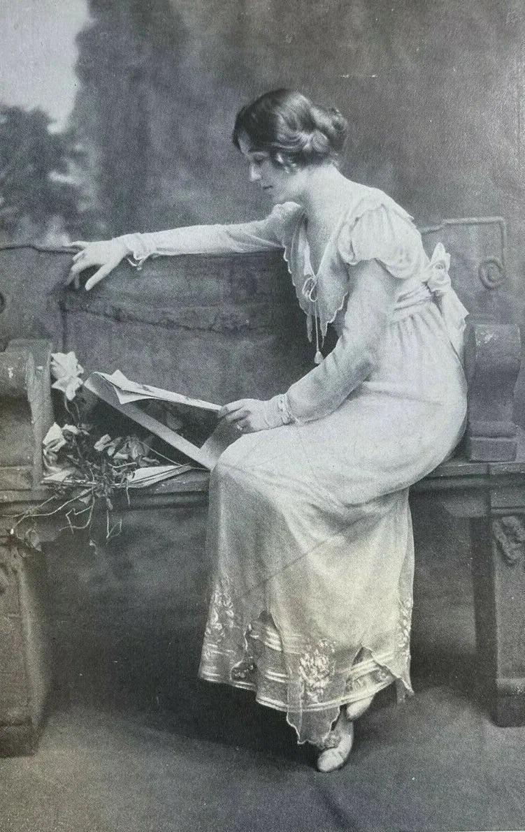 Anne Meredith: Literatura Contemporánea