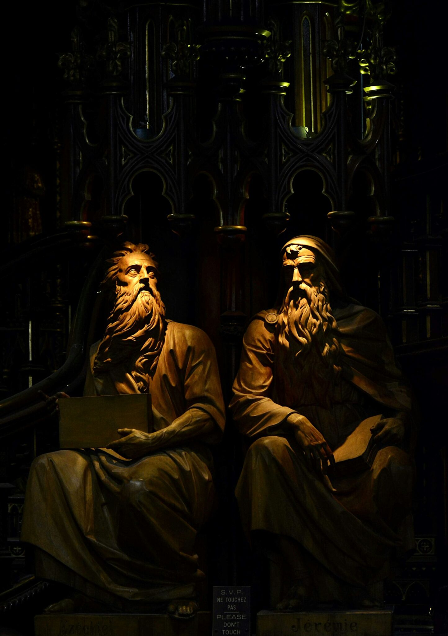 Estatuas sepultadas: Un cuento de Antonio Benítez Rojo