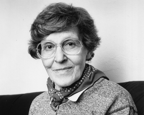 Jenny Joseph: poesía, vejez libre y rebeldía cotidiana